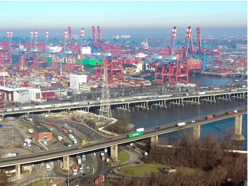 The Port of Hamburg maintains its position in challenging conditions ...